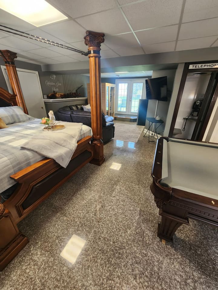Hidden Gem Studio • Jacuzzi • Sauna - Merrillville, IN