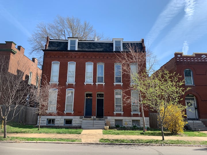 Chez Bela 4br 3.5 Bath Close To Everything - Saint-Louis, MO