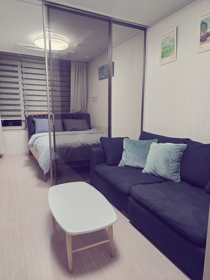 @룰루 레몬@
#동대구역근처/#침대거실분리
무료주차/넷플릭스/유투브/신세계백화점/장기할인 - Daegu