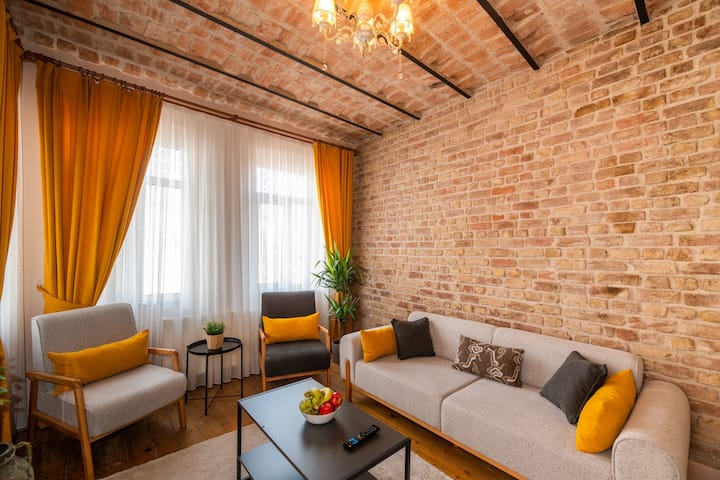Discover Istanbul With A Spacious 3 Br Apartment - Istanbul