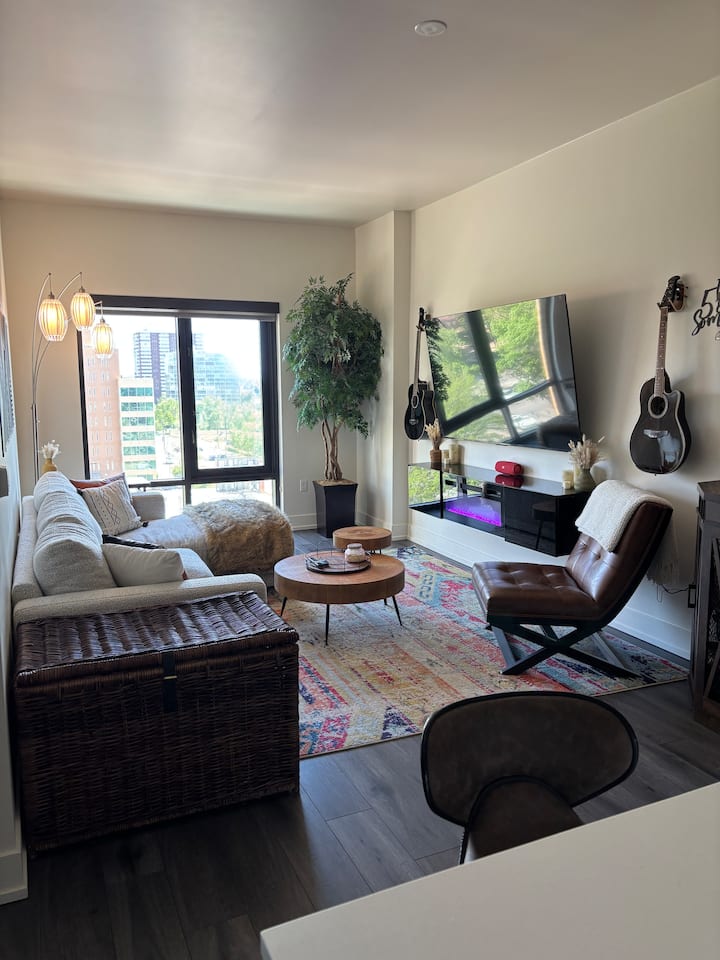 Luxurious & Walkable Cherry Creek W/rooftop Views - Okinawa