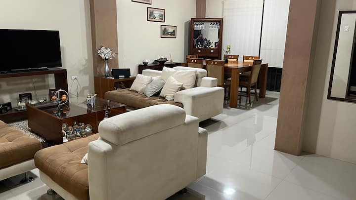 Casa En Urbanización Con Piscina Zona La Quadra. - 
