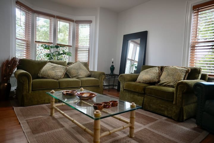 A Rare Gem Near Downtown Prov - 프로비던스