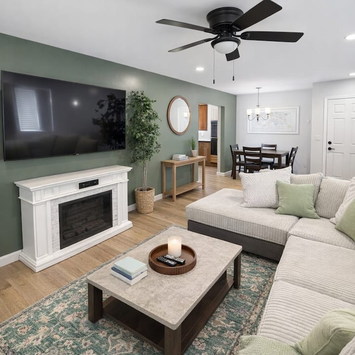 Sagewood Family Escape | Fenced Yard & Fooseball - Troy, MI