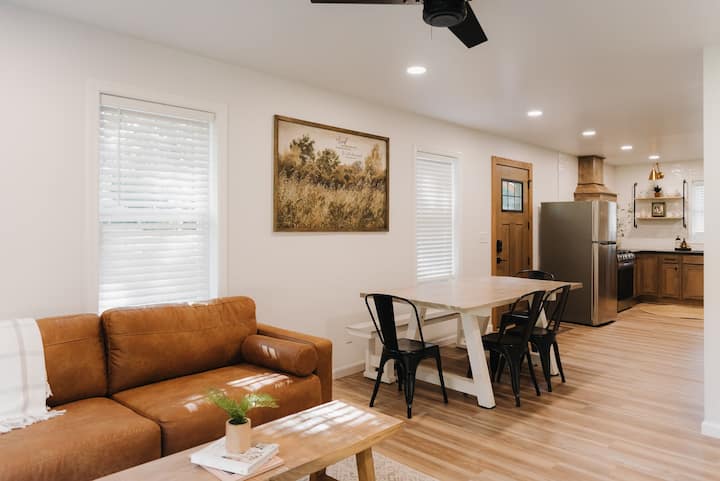 Modern Lancaster Home W/ Hot Tub - Lancaster, PA