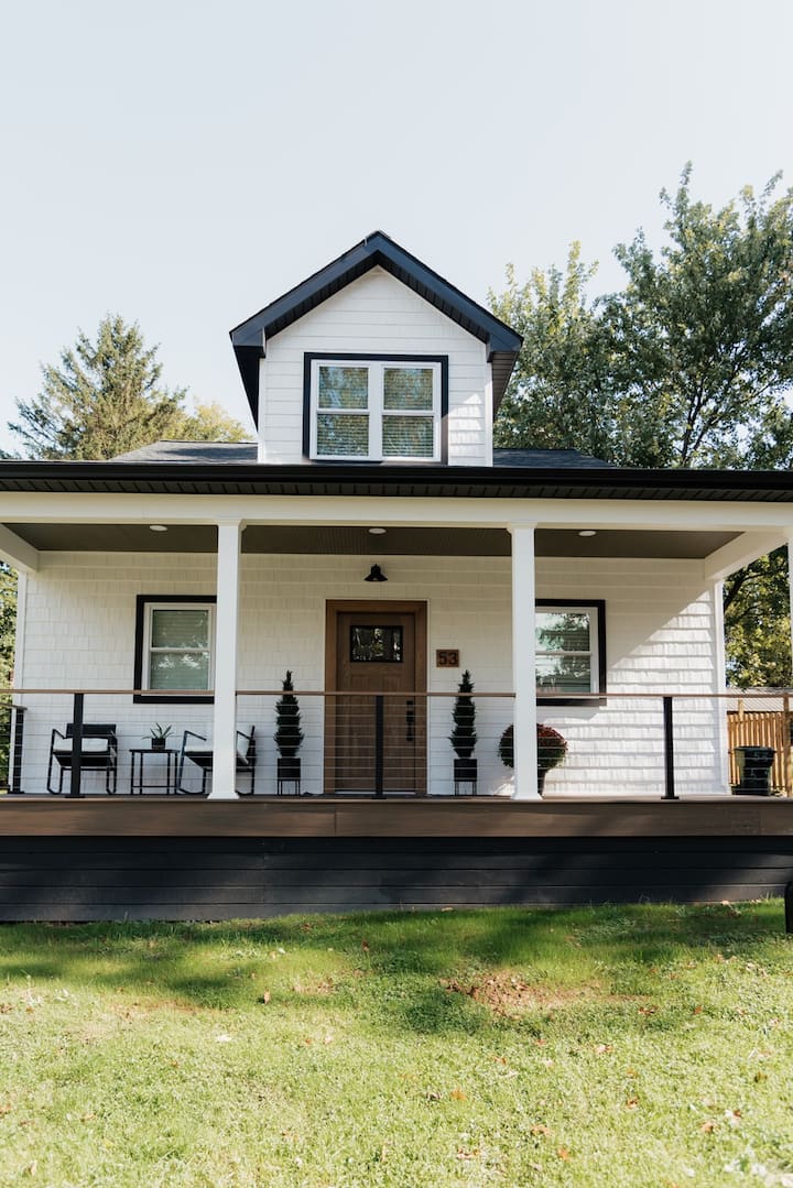 Modern Lancaster Home W/ Hot Tub - Lancaster, PA