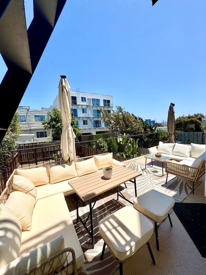 Stunning Condo Steps From Ocean Beach - San Francisco, CA
