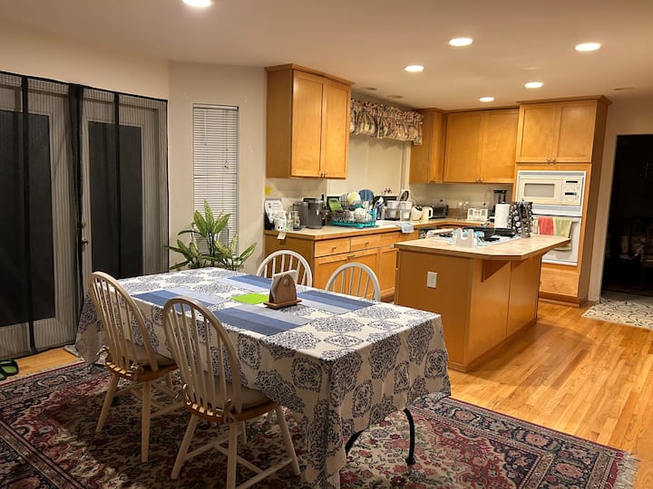 Graceful Stays Airbnb, Room 2a - Woodinville, WA