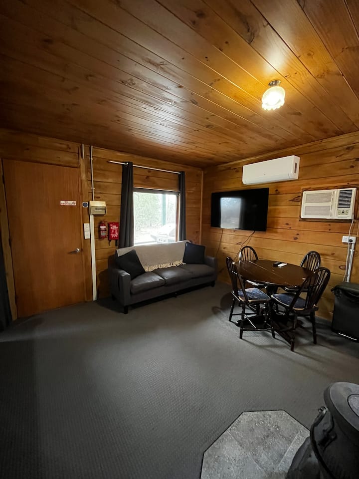 Whispering Pines Log Cabin 3 - Little Desert National Park
