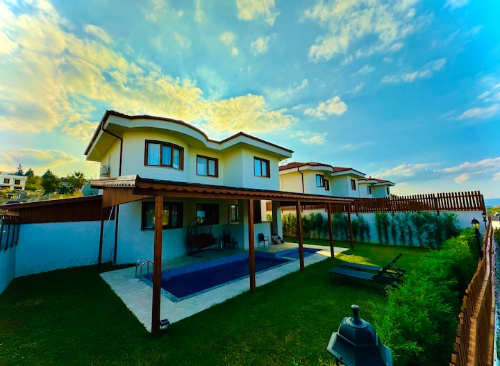 Sapanca’da Kapalı Isıtmalı Havuzlu Villa Ş4 - Sapanca