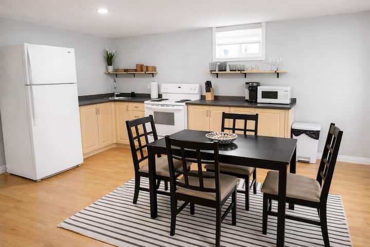 Spacious 1 Bedroom Apartment | 5 Min From Colleges - Greater Sudbury