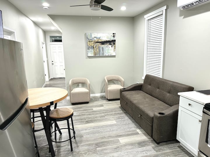 The Cozy Suite - Baltimore, MD