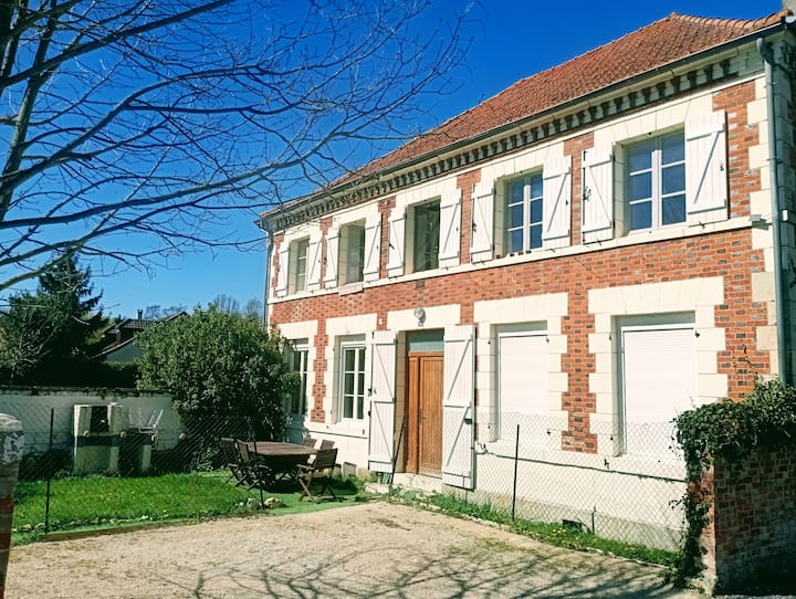 Au Calme De La Campagne, Jardin, Billard, Parking - Châlons-en-Champagne