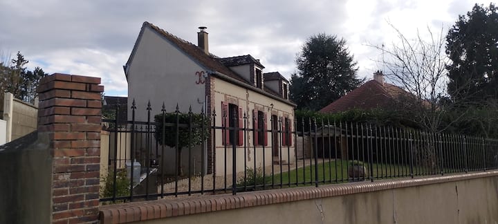 Cottage Percheron En Ville Et Au Calme - Manou