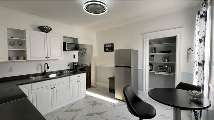 Ambie’s Airbnb-2 Bedroom Apartment - Saint John