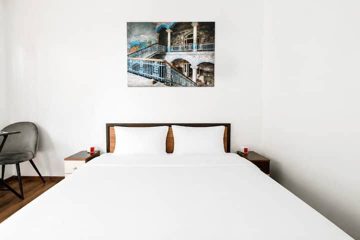 Explorer's Sofia Hideout | 2 Guests | Fast Wi-fi - Sofia