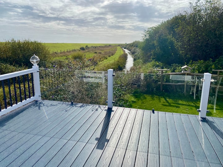 Luxury Lodge Overlooking Nature Reserve - Kent