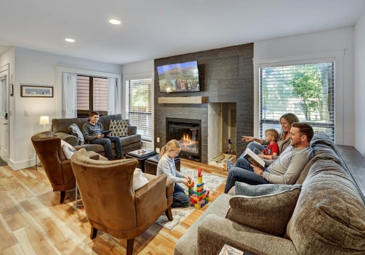 Steps From Ski Lift & Town, Community Hot Tub - Breckenridge, CO