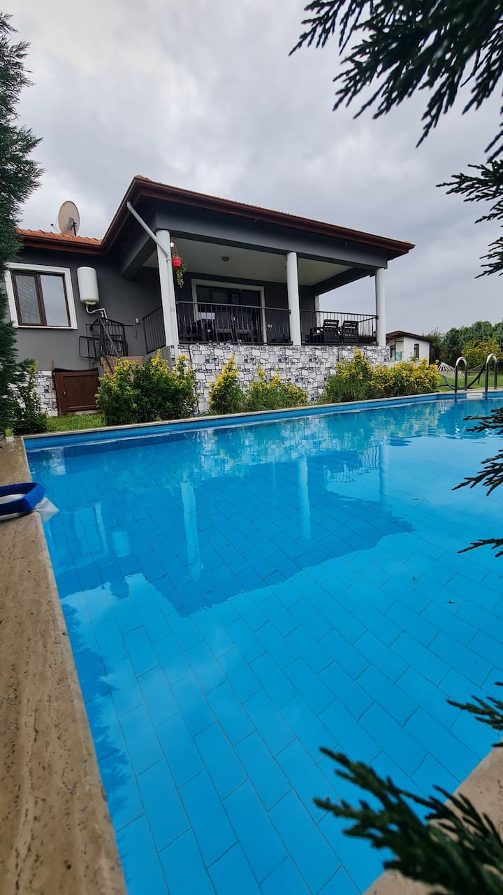 Hayal Villa Doğa Ve Siz
ıSıtmalı Havuzlu - Sakarya