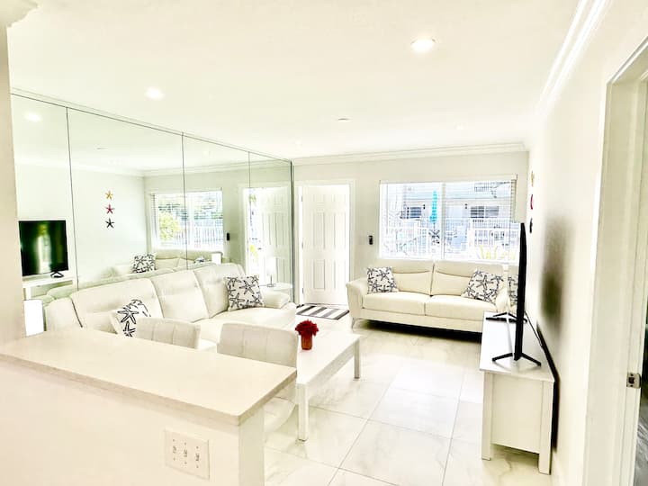 Florida Waterfront Condo Bldg, 1st Floor #9, Pool. - Pompano Beach, FL