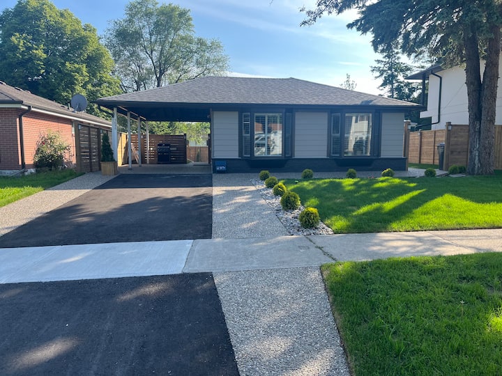 Comfortable &Stylish 4bd Stay Near Toronto Airport - Toronto