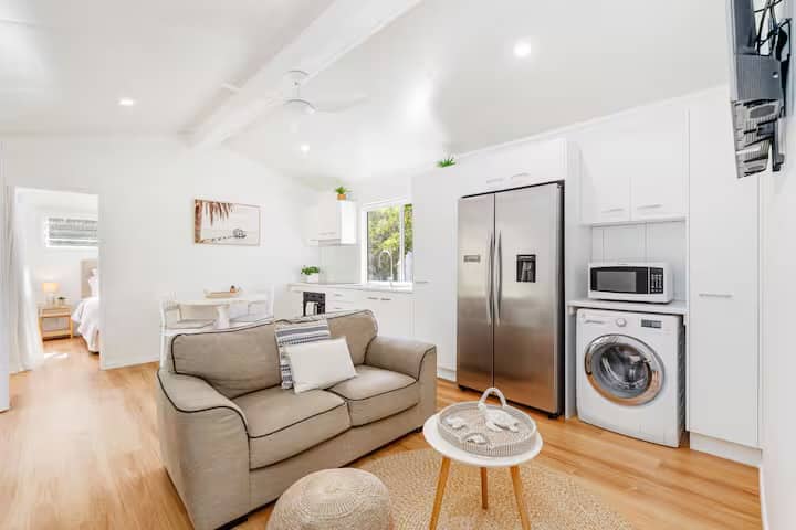 Self Contained Two Bedroom Cottage. - Hervey Bay