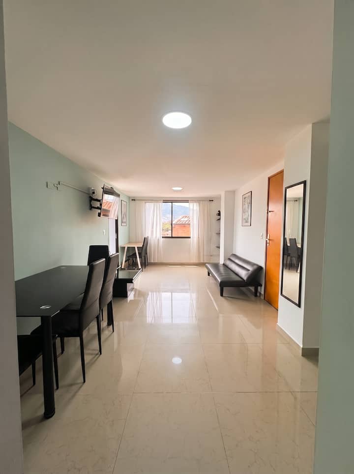 Amplio Apartamento En Zona Tranquila Y Segura. - Medellín