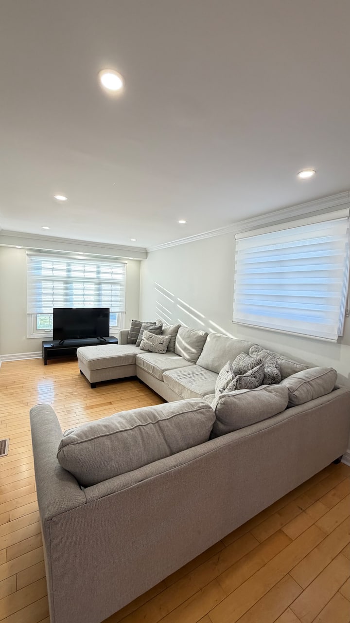 Comfy Quarters - Family Home - London, Ontario