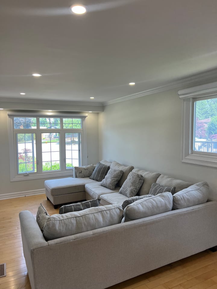 Comfy Quarters - Family Home - London, Ontario