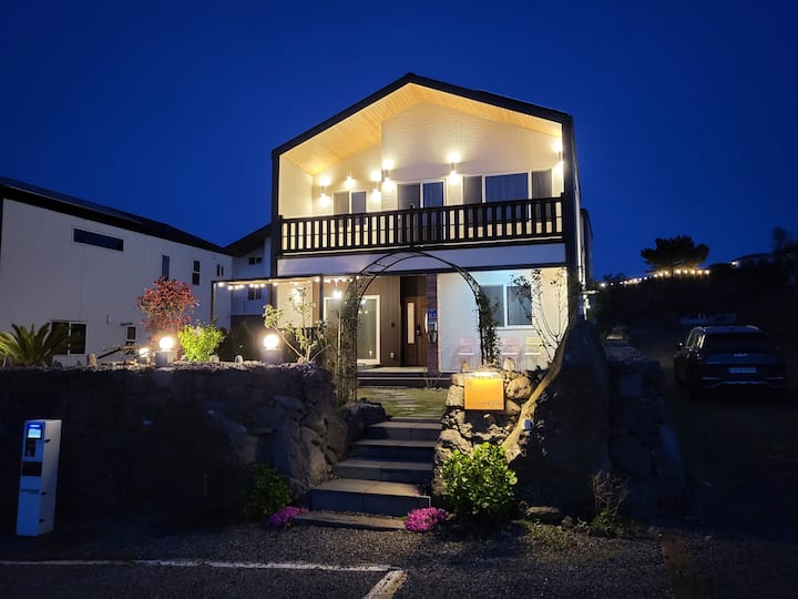 제주의 예쁜 2층 집에서 (자쿠지.정원.별빛.바다)낭만을 즐기세요[대흘에서] - Jeju-si