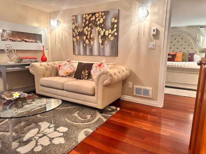 Gorgeous Mediterranean Suite - Sammamish, WA