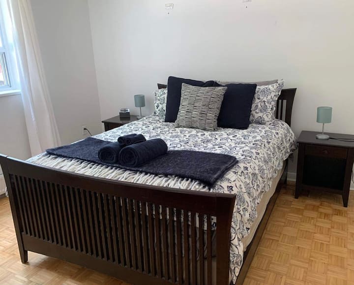 Cozy Beaches Apt W. Free Parking - Mississauga