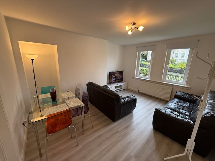 Spacious 2 Bed Apartment Links To Glasgow Centre - Glasgow