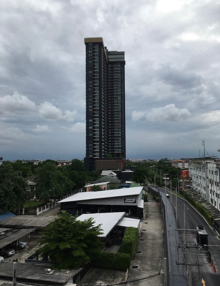 零距离地铁 靠近宣素大学 靠近医院 河景 空中健身房 泳池 - Dusit District