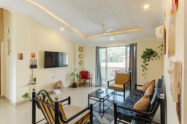 *Roseneath- Spacious 2bhk W/ Pool & Green Views* - Goa