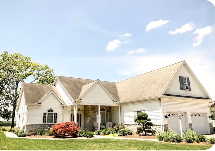 King's Victorian, 5 Bed 3-1/2 Bath (Main/basement) - Lancaster, PA