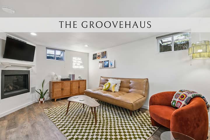 Vibrant 70s Bungalow Near Green Lake! - Seattle, WA