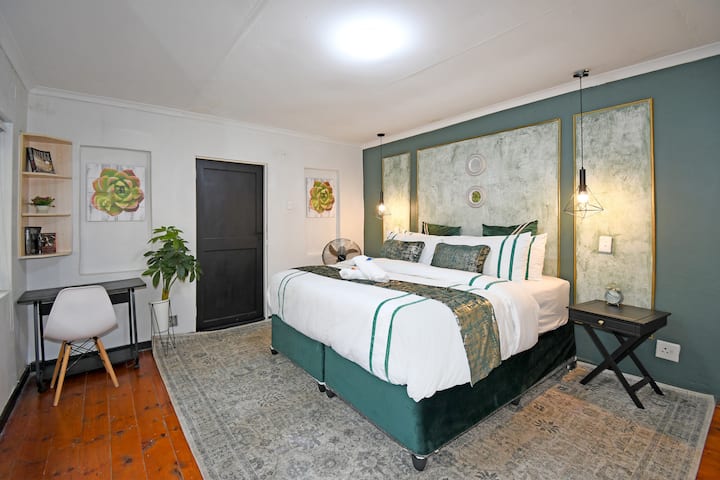 Cottage With Boma/ Fire Place , Electric Blanket - Germiston