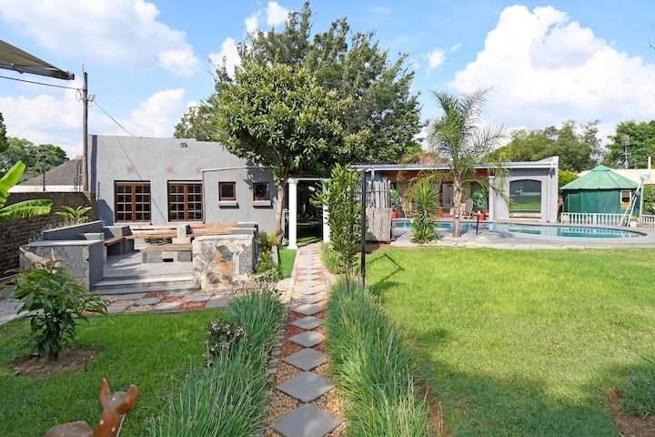 Cottage With Boma/ Fire Place , Electric Blanket - Germiston