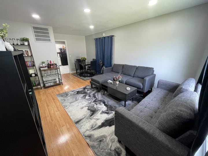 Starry Night Room - Dearborn - Dearborn, MI