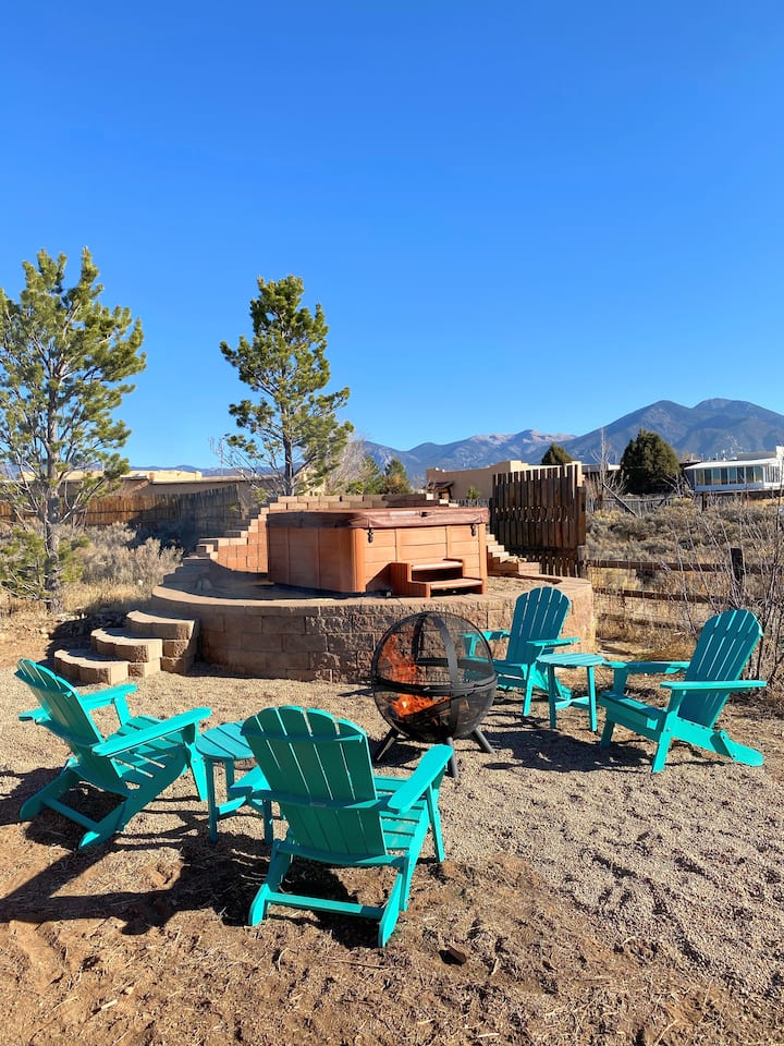 Large Deck W/ Views & Hot Tub - Arroyo Seco, NM