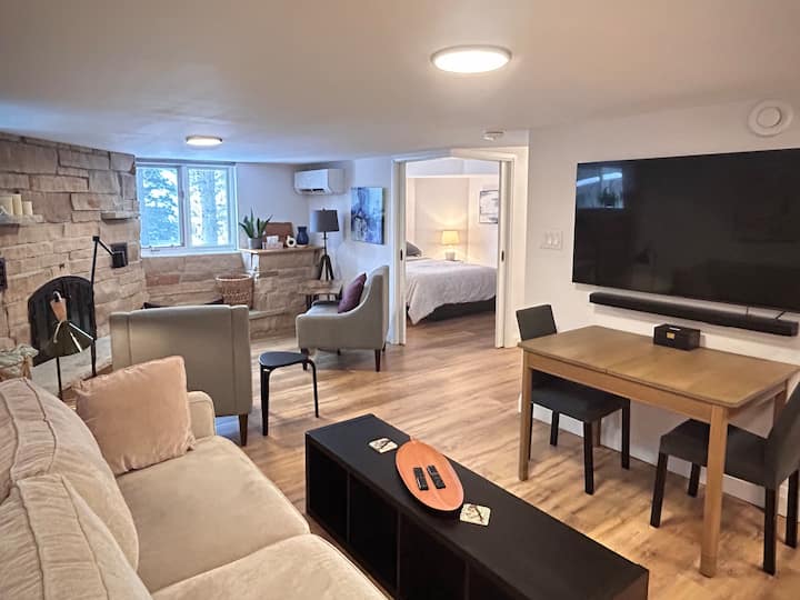Zorro Guest Suite •
Central, Cozy & Private - Mississauga