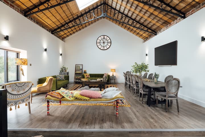 Herts Haven, Luxury 2 Bedroom En Suite Barn - St Albans, UK