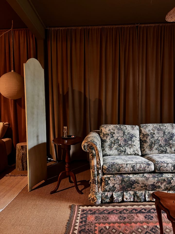 The Quarters 3, Vintage Filled Suite, Strahan - Strahan