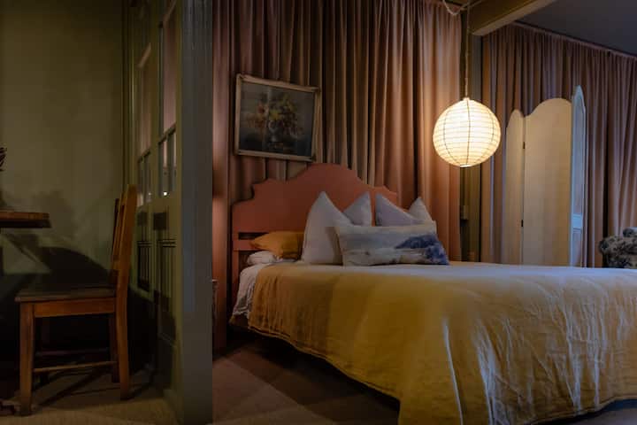 Quarters 3, Vintage Filled Suite, Strahan - Strahan