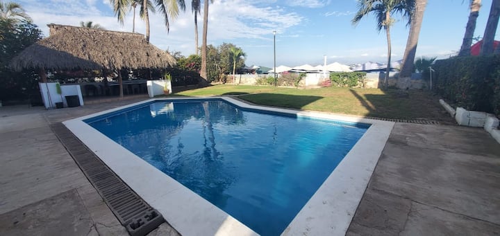 Casa A Pie De Playa,  A 100 Mts De Club Santiago. - Manzanillo, Colima, Mexico