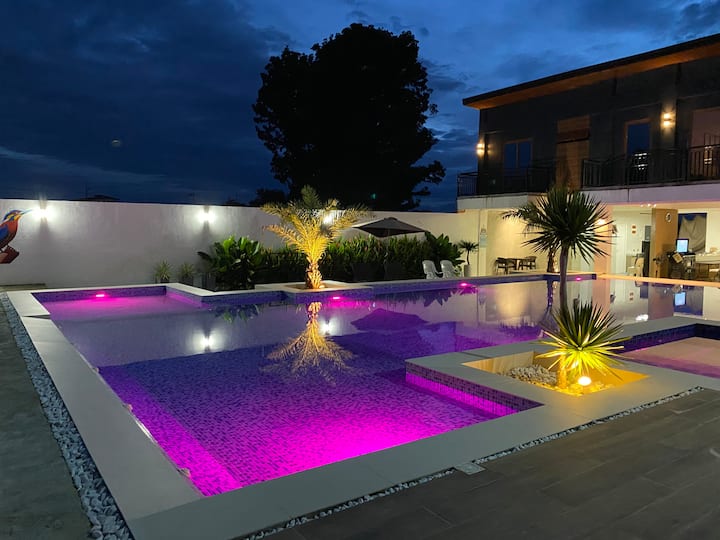 Big Pool N Pavilion N Room Spacious - San Rafael