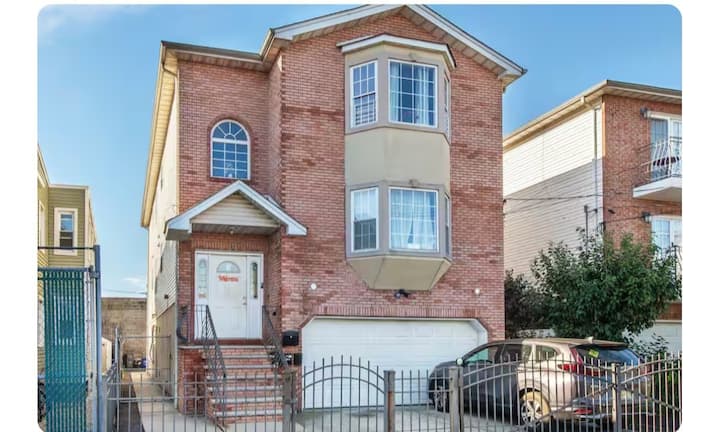The Inviting Escape 5br |8 Min To Ewr | Parking. - Newark, NJ