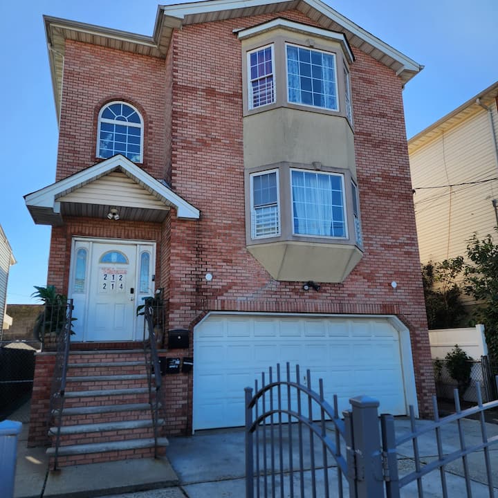 Spacious 5br Newark Stay Near Ewr & Nyc - New York City