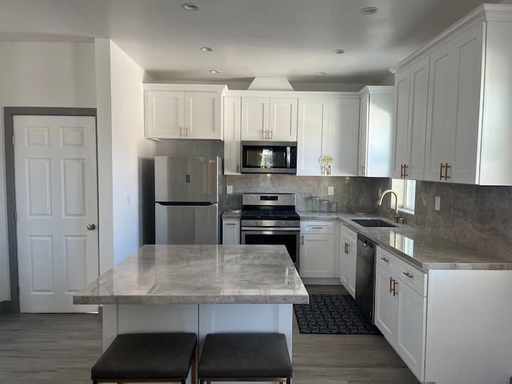 Stunning Brand New Guest House - 몬테벨로